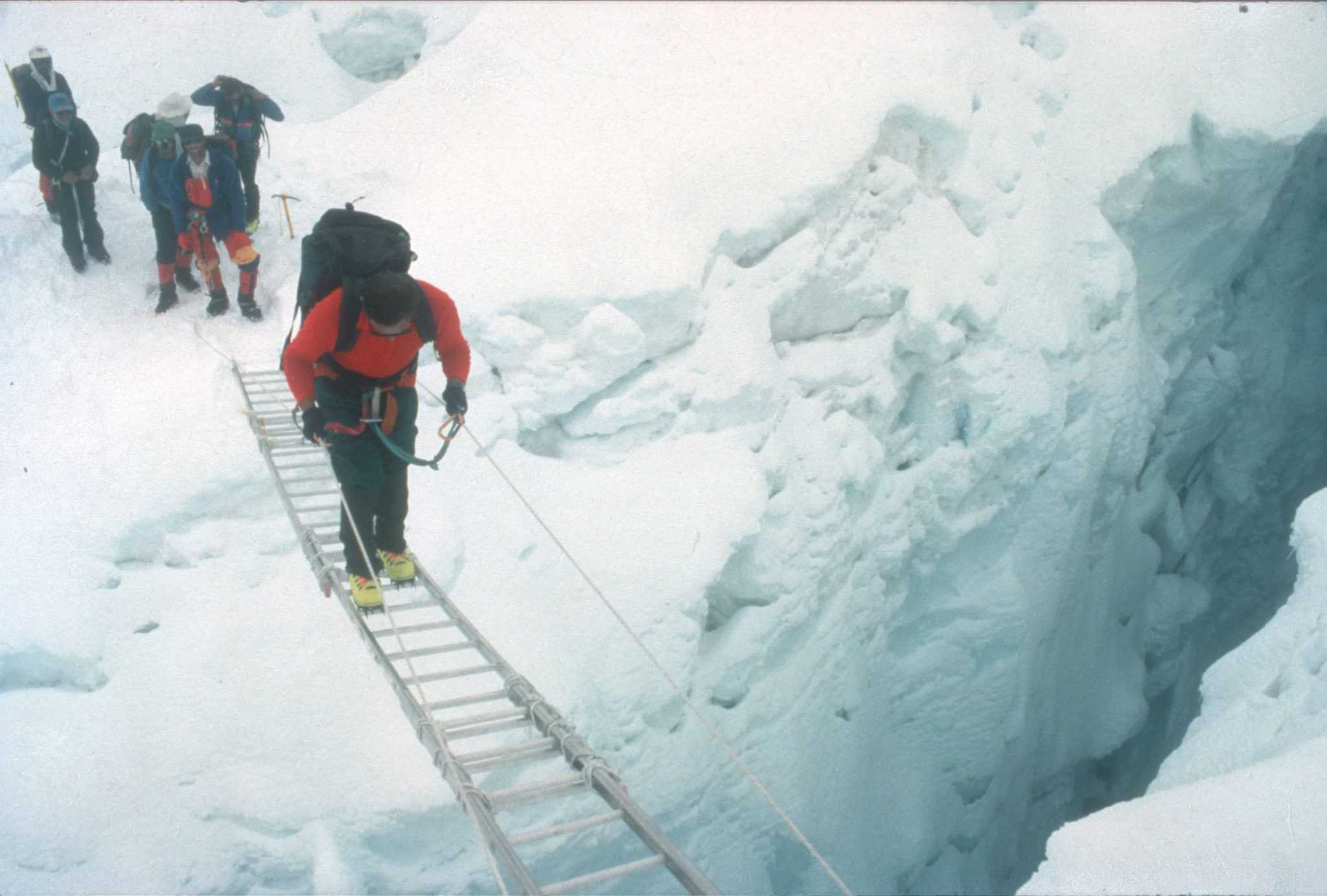 The Khumbu Icefall (Glacier) FAQ: Dangers, Death + More - MountEverest.info