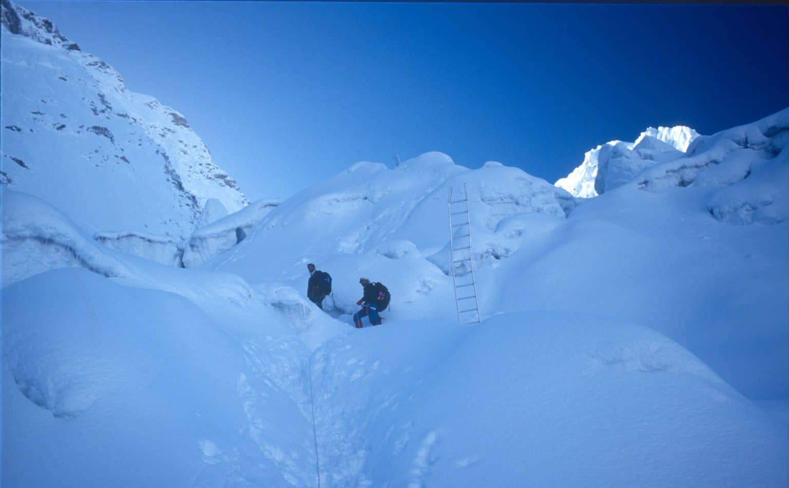 The Khumbu Icefall (Glacier) FAQ: Dangers, Death + More - MountEverest.info