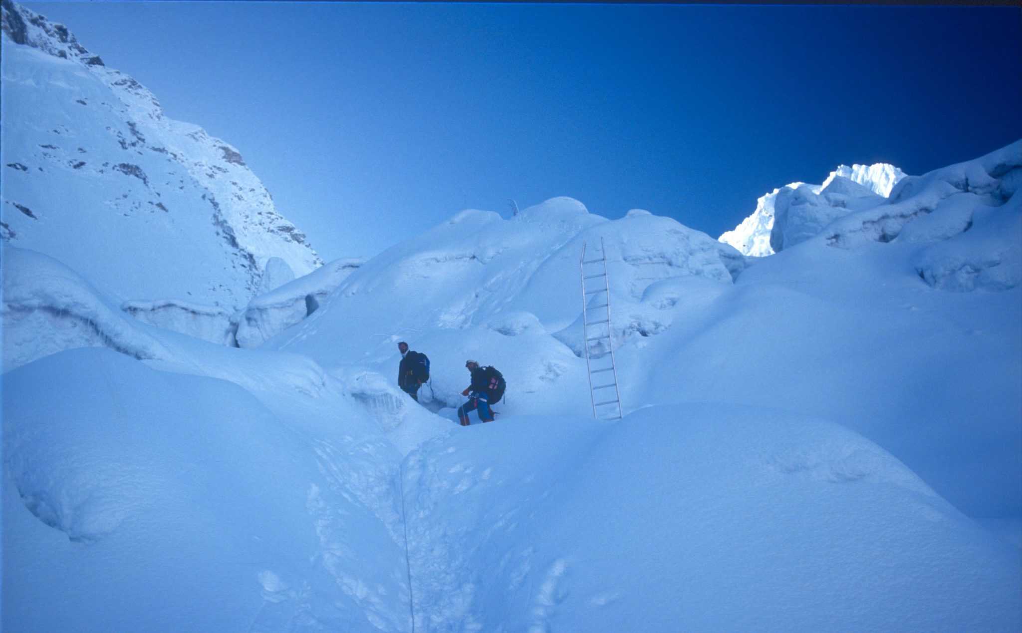 The Khumbu Icefall (Glacier) FAQ: Dangers, Death + More - MountEverest.info